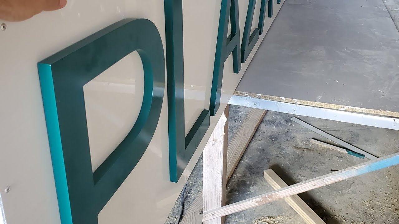 Letrero en estructura de hierro galvanizado, alokubon (ACM ) en blanco ...