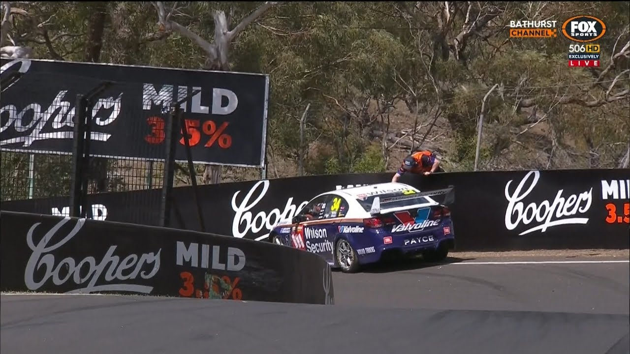 BATHURST 2017 - SUPERCARS PRACTISE 2 - RICHARD MUSCAT CRASH - YouTube