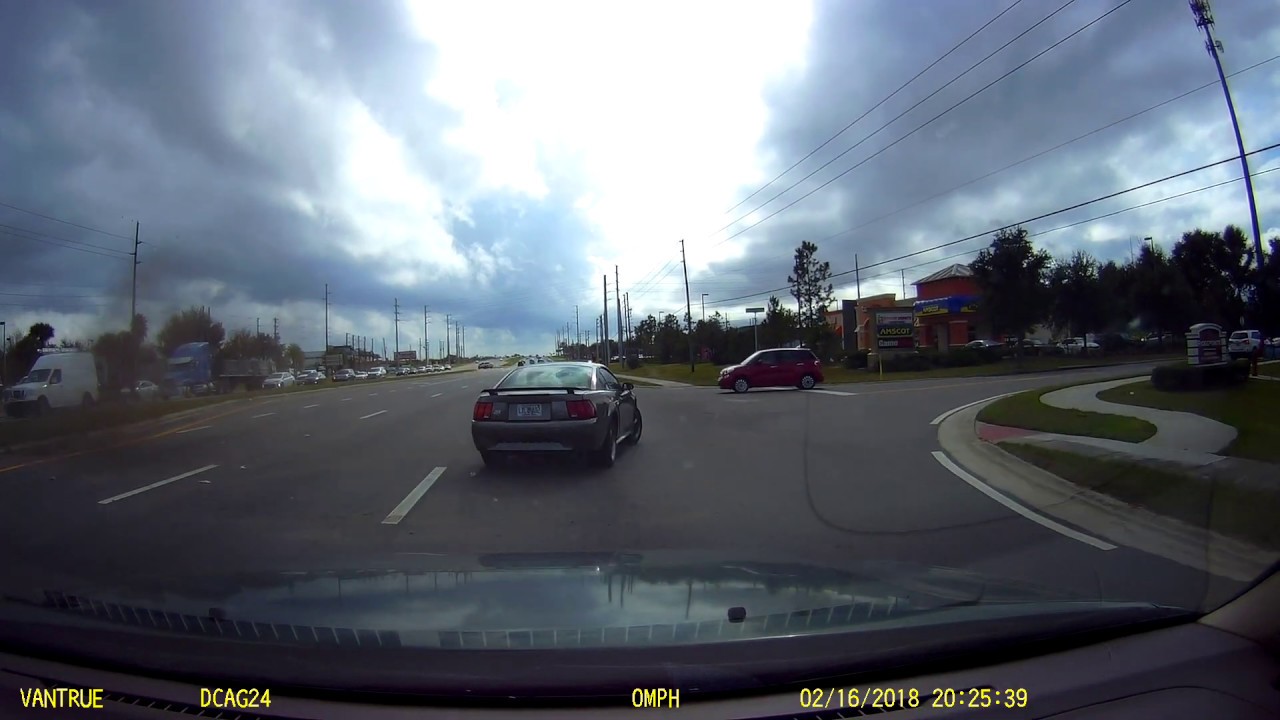 FL driver losing control of his Ford Mustang almost causing an accident ...