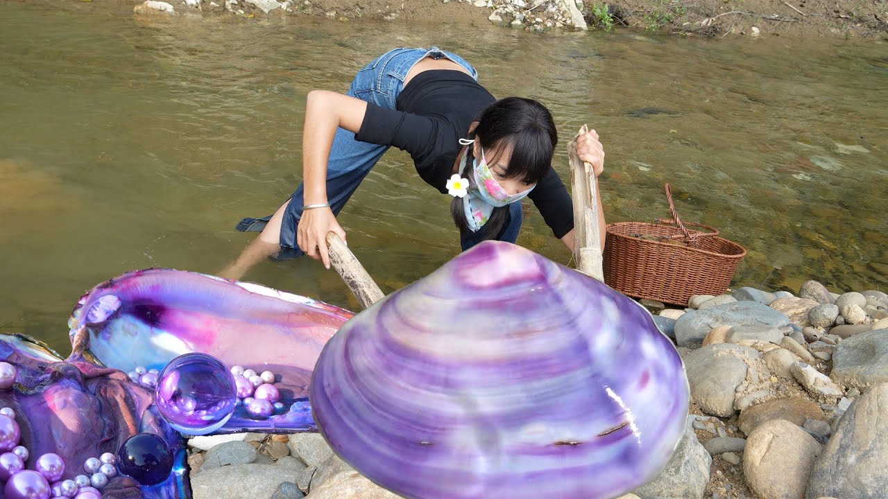 🔮The girl accidentally caught a mutated giant clam containing hundreds ...