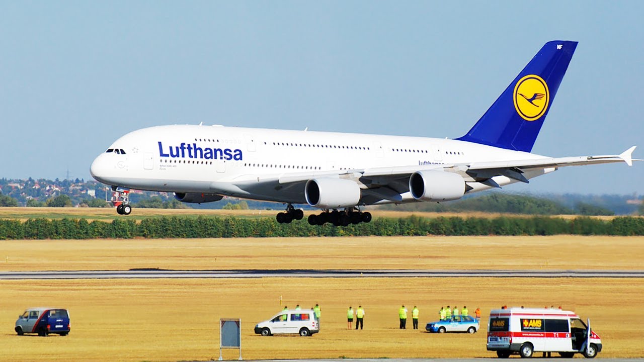 A Big Airbus A380 Making a Very Low pass - YouTube