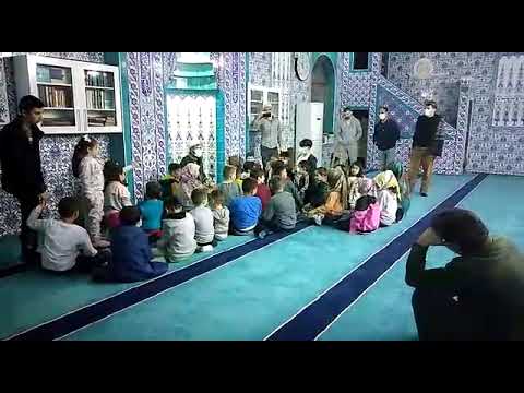 Her teravih namazı sonrası çocuklara ödül veririz