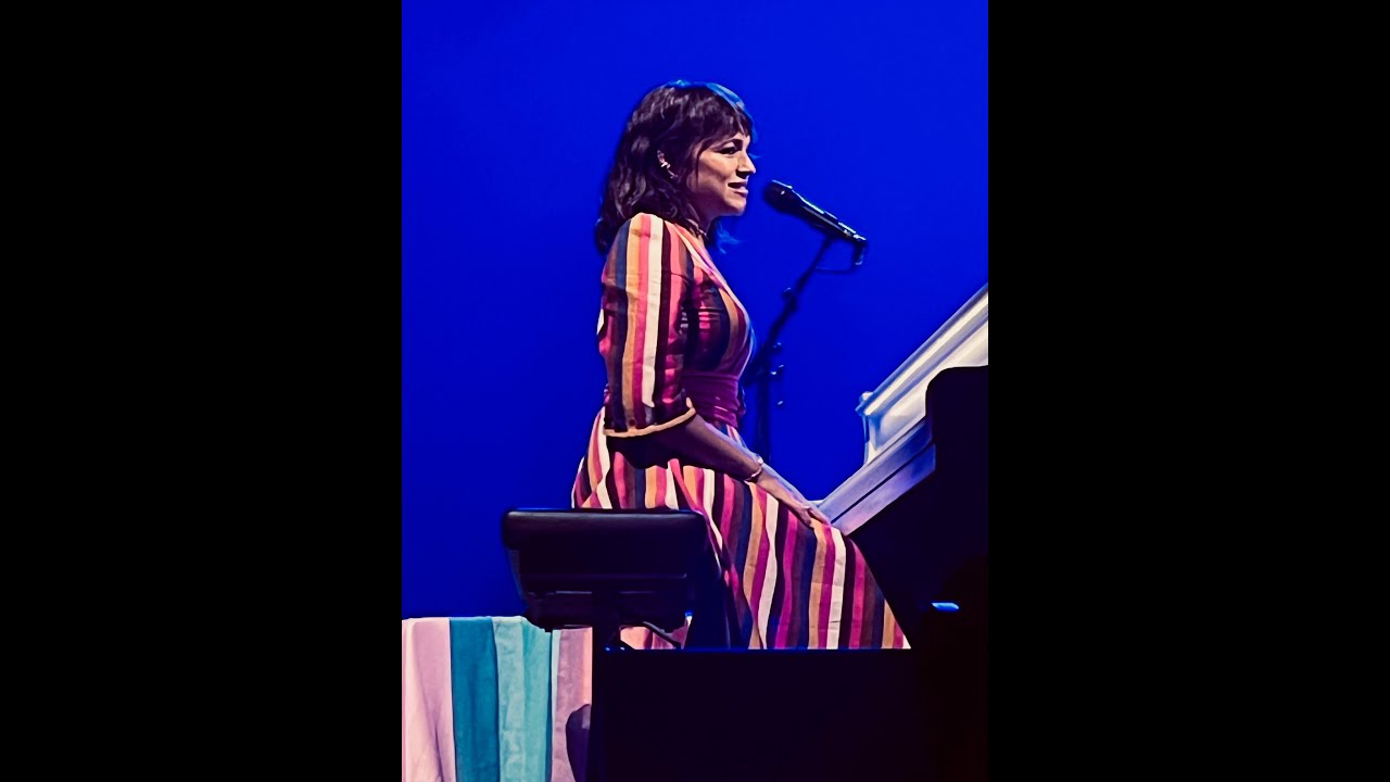 Norah Jones live "Drunken Angel" (Lucinda Williams cover) w/Alynda ...