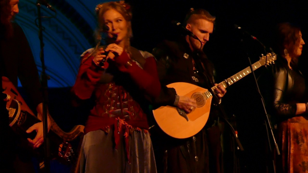 FAUN en concert à Köln-Nippes 29 nov 2016 - YouTube