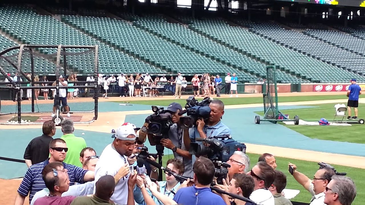 Doug Free at bat - YouTube