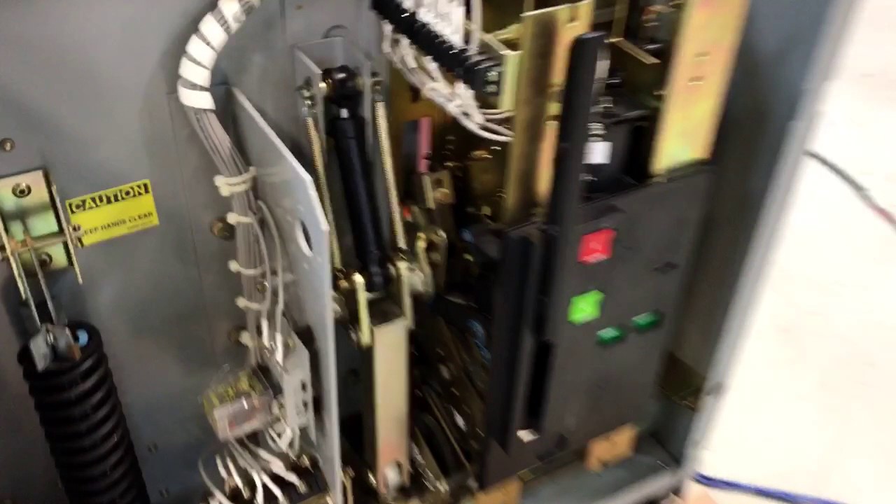 Square D Type VR Vacuum Circuit Breaker - YouTube