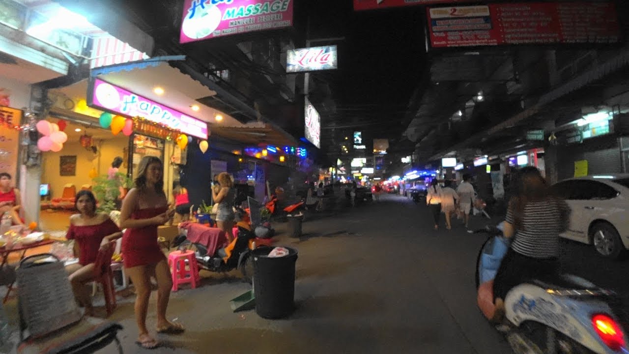 Beach Road Soi13/2(Soi post office)-New Year's Eve - YouTube