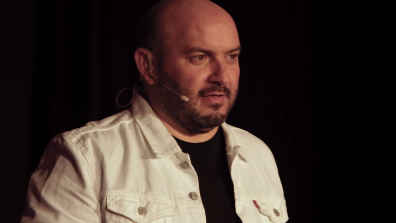 El motor más importante de tu vida | David Salomón | TEDxCancún - YouTube