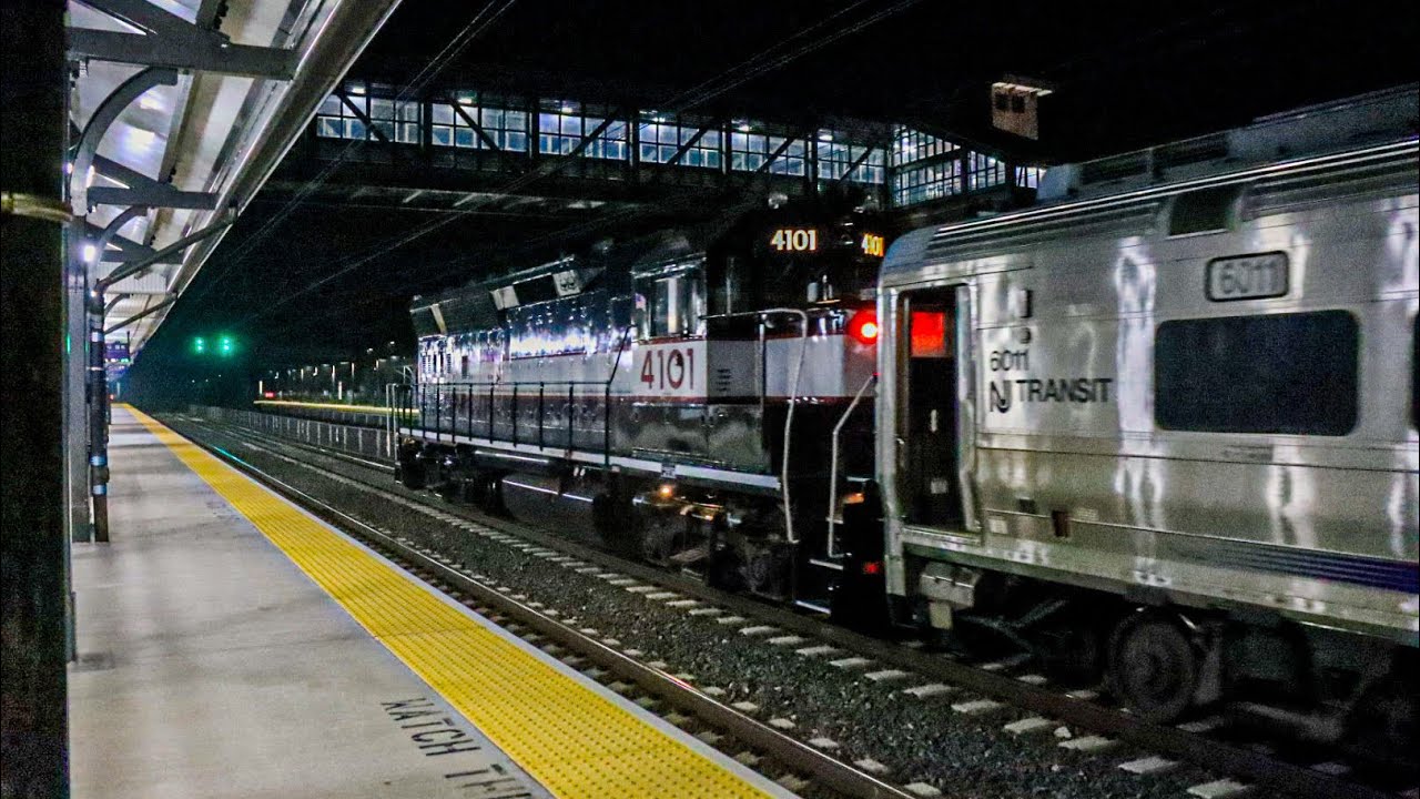 NJTDOT “Bluebird” #4101 blasts through Septa’s Levittown train on a MMC ...