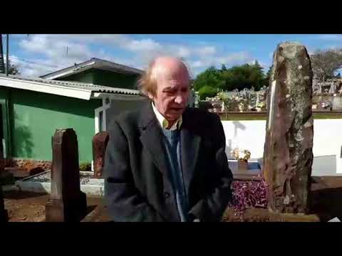 Bruno Neher em visita aos túmulos de seus pais em Panambi onde aproveita para algumas considerações