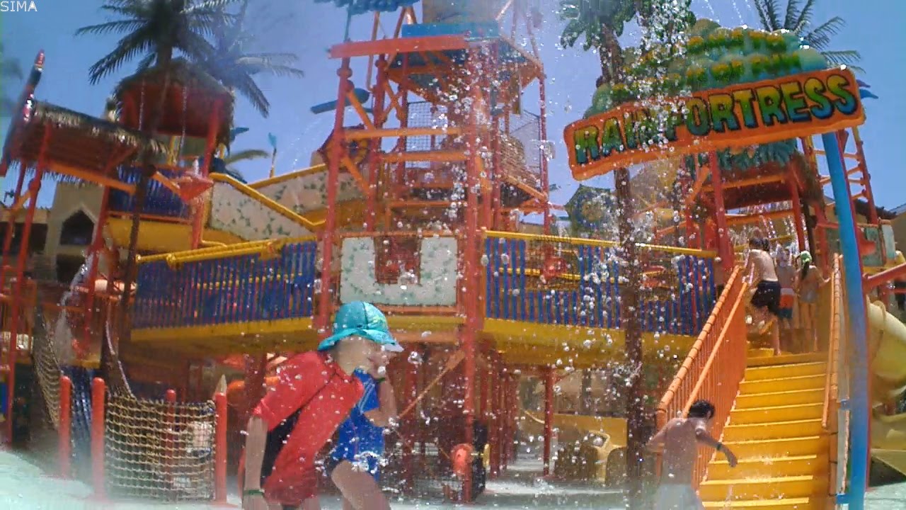 Water park, water slides ㋛ Kids playing on water slides ♫ Sunwing ...