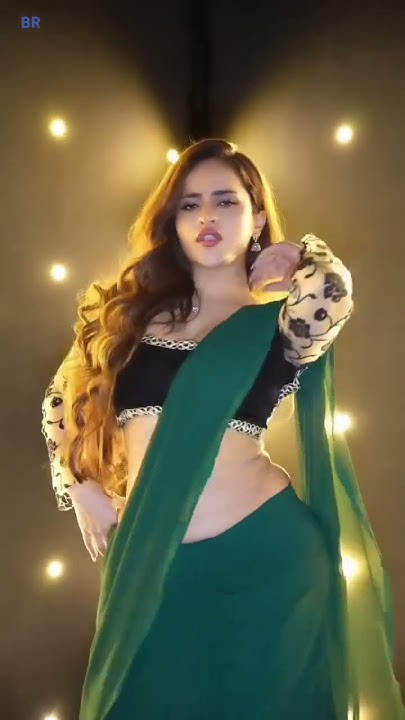 Sexy Prajakta Starle Hot Dance In Sareee - YouTube