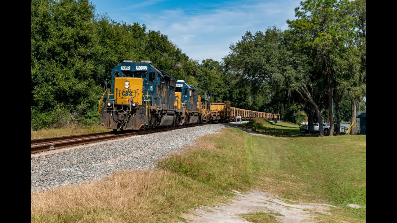CSX W028 at Zephyrhills, FL w/ CSX 8052 and CSX 8882 - YouTube