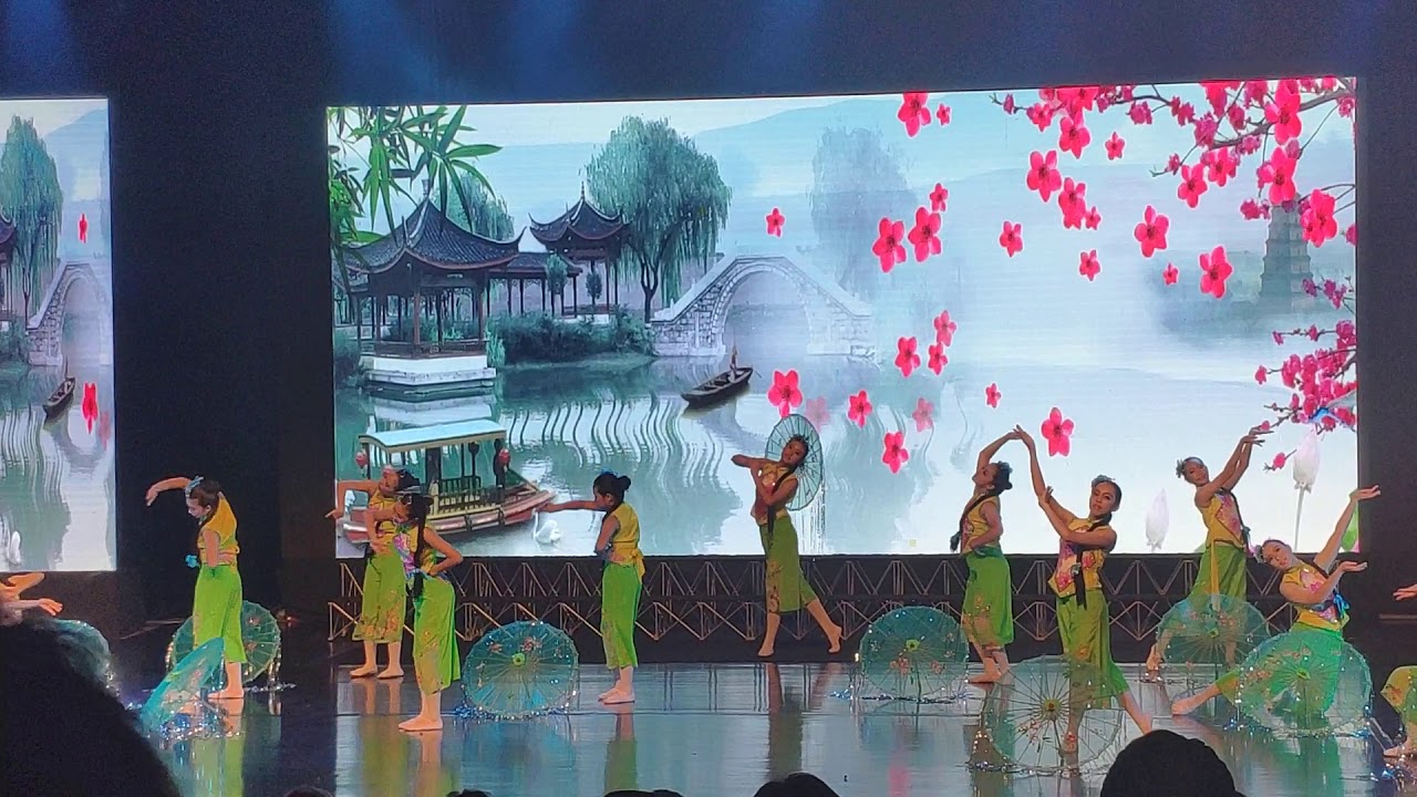 Beautiful Chinese Classical Dance - YouTube