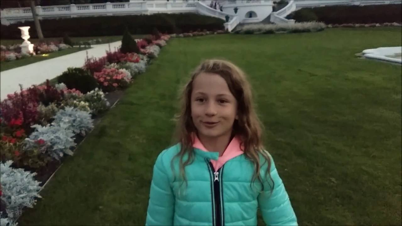 MISS SUNNY SHOW BEACH TOWN WITH BICYCLE НА ВЕЛОСИПЕДАХ ПО ВЕЧЕРНЕЙ ...