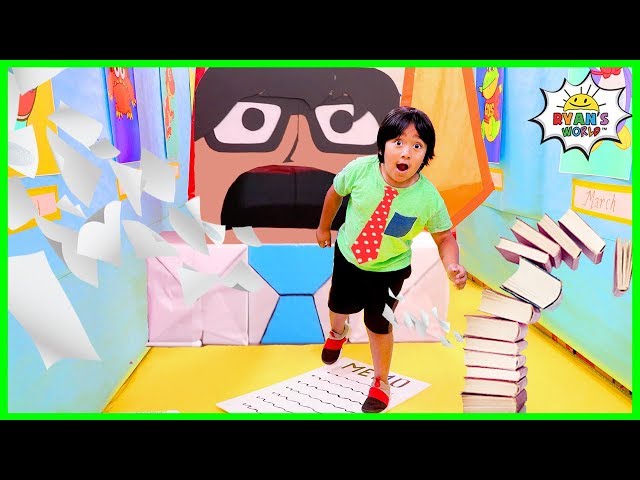 Ryan in Giant Box Fort Maze Boss Office Obby!!! - Videos For Kids