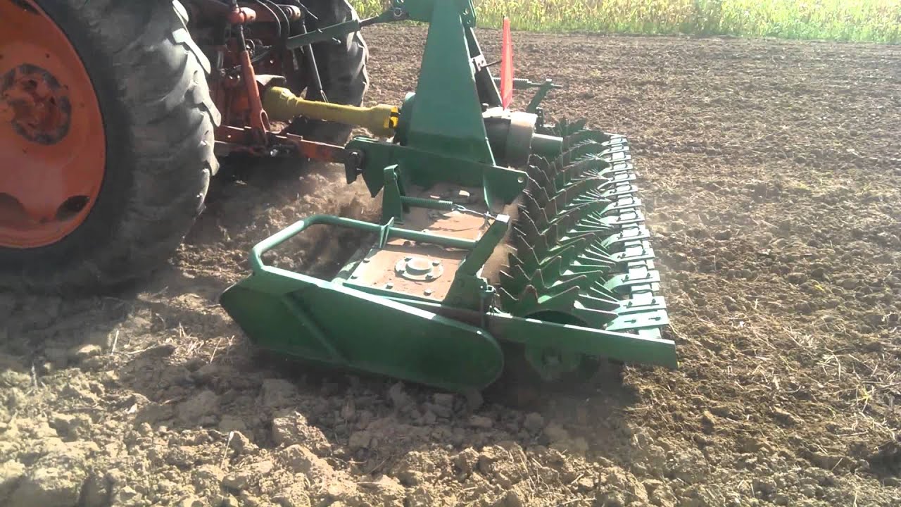 UTB 650 cu freza pentru maruntit pamantul cu tavalug. - YouTube