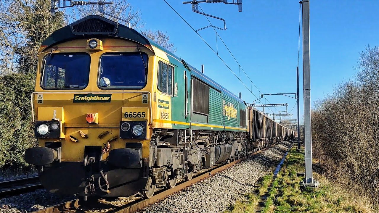 Freightliner class 66 | 66565 working west bound on the Berks and Hants ...