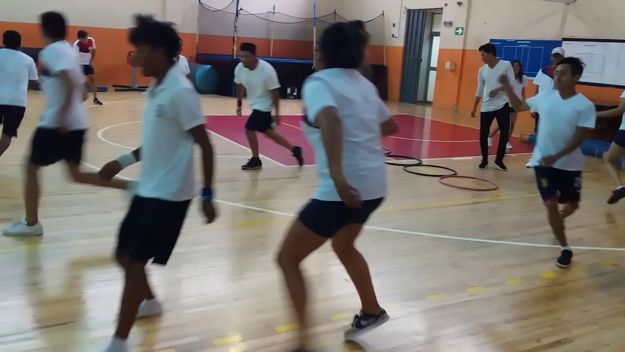 Actividad Lúdica "Que hora es señor lobo" - YouTube