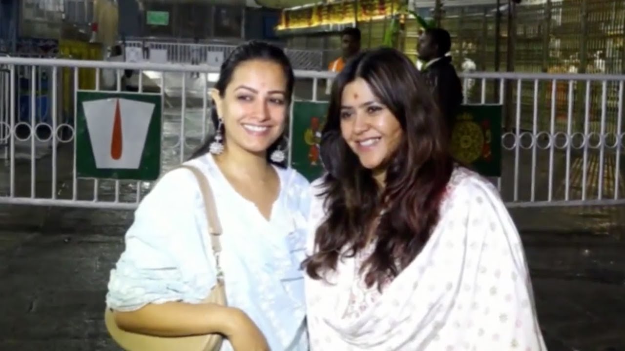Heroine Anitha Visits Tirumala Temple - YouTube