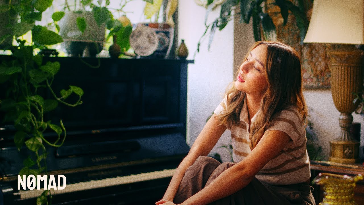 Tú Eres Así - Angie Campos (Video Oficial) - YouTube