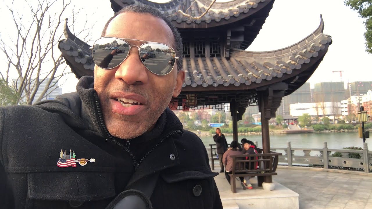 China Vlogger 2021 🇨🇳 🇺🇸 - Christmas in Hangzhou - YouTube