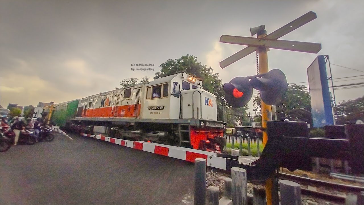NAMBAH PALANG ALKMAAR BEKAS | 2 Palang di Perlintasan Kereta Api Jalan ...