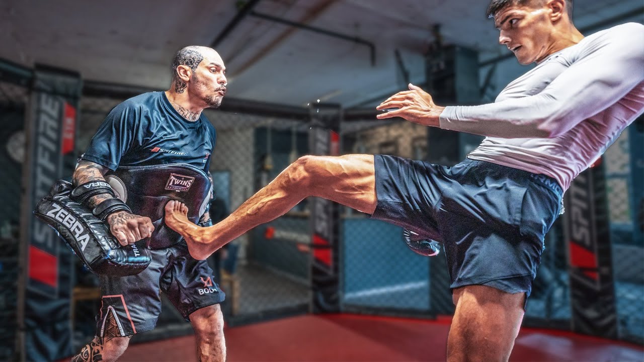 UFC Trainer Legende von meinen Kicks überzeugen! Grüße an Jose Aldo ...