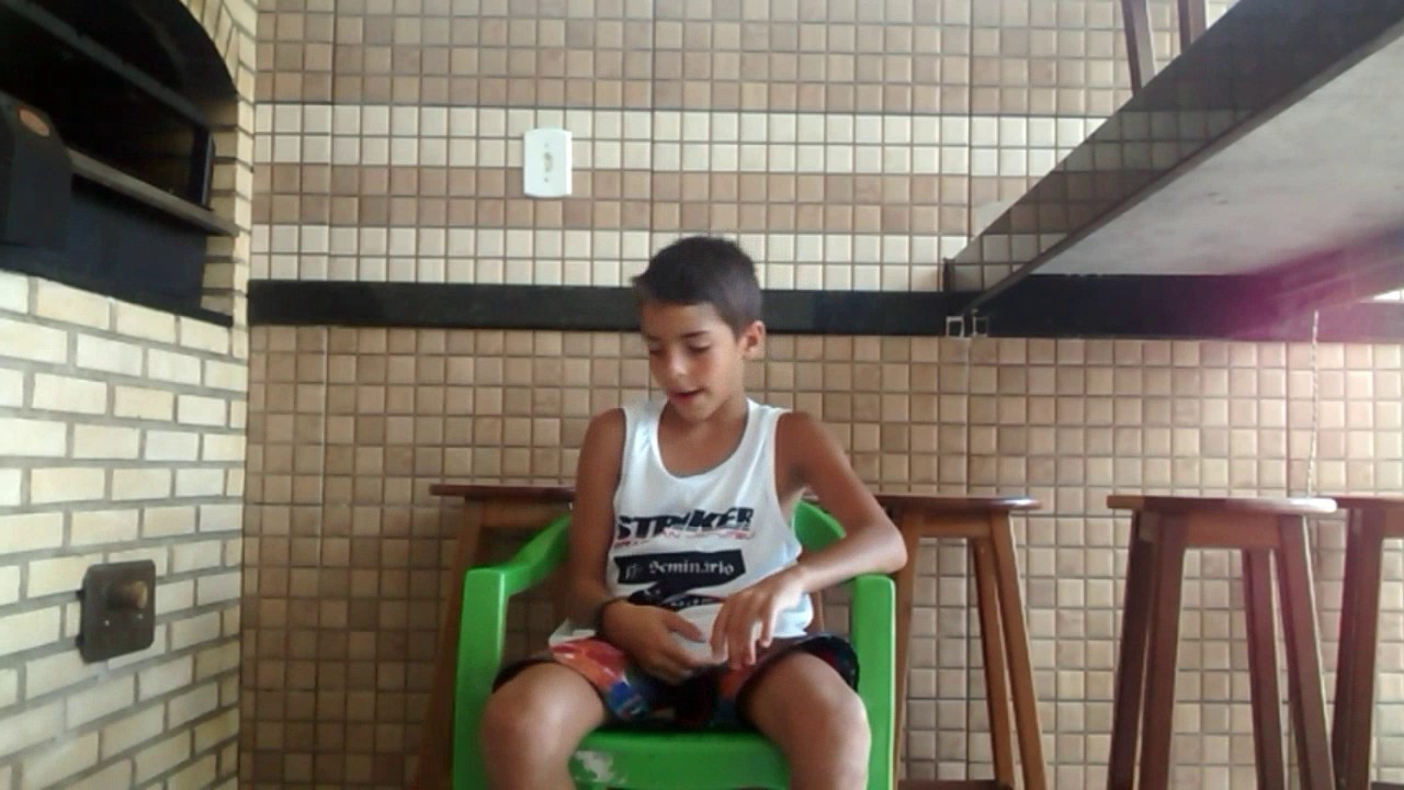 Primeiro vídeo desafio da garrafa - YouTube