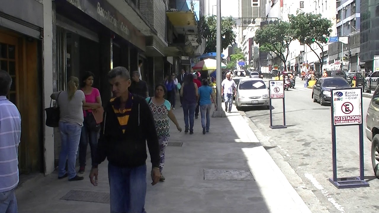 ESCENAS DE LA PELÍCULA EL INDIGENTE - YouTube