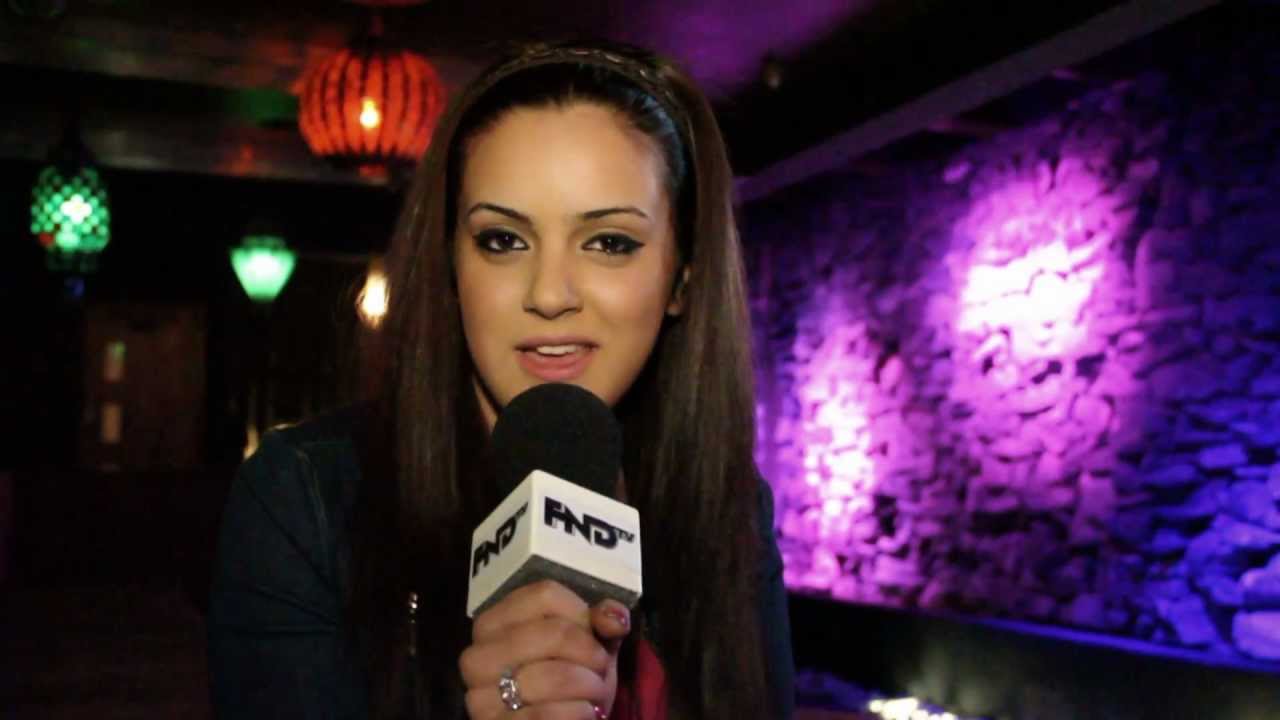 FNDTV - Jasmin singing ' Beyoncé - 1+1' - YouTube