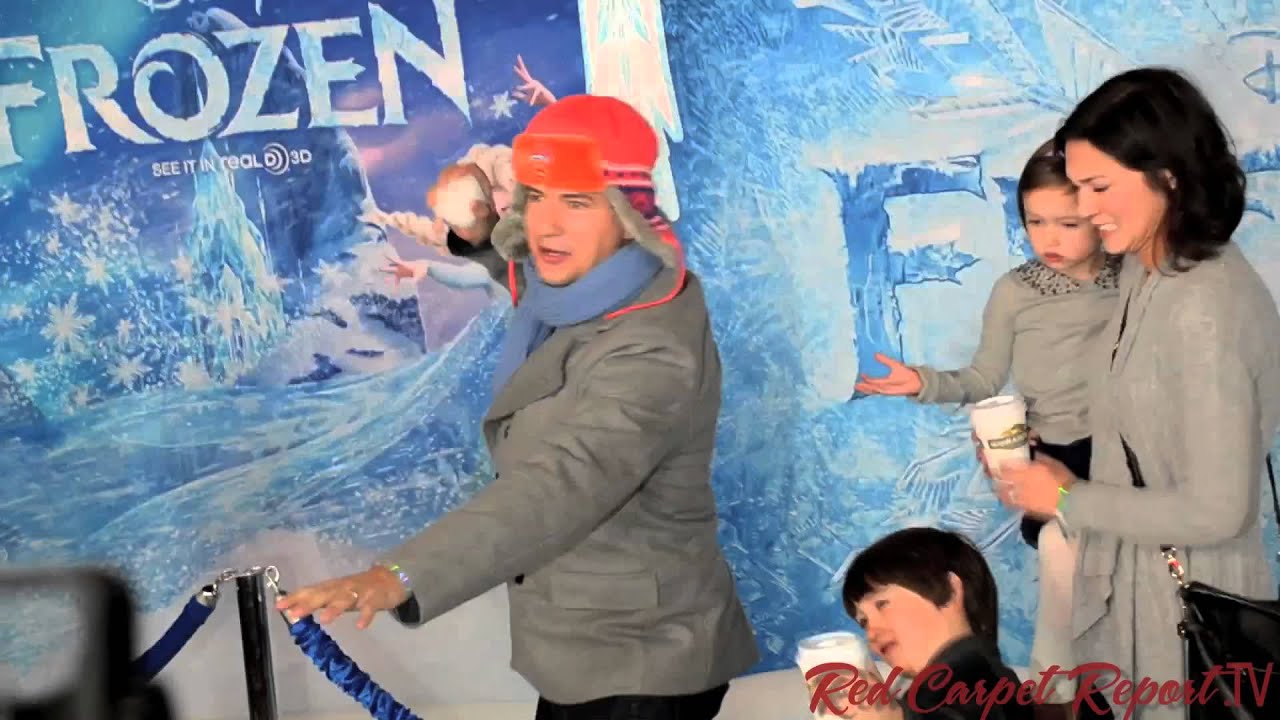 Snow Ball Fights on the Red Carpet at the "Frozen" World Premiere # ...