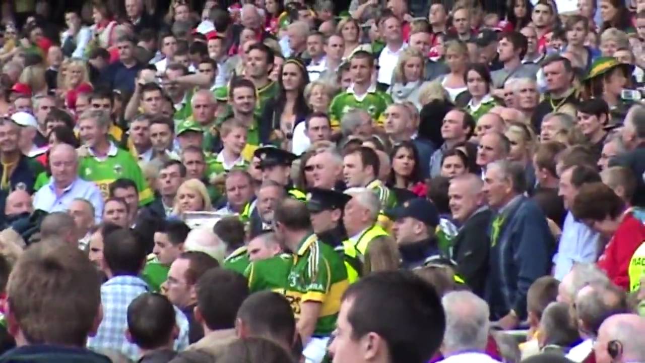Kerry lifting Sam Maguire in All Ireland Final 2009 - YouTube