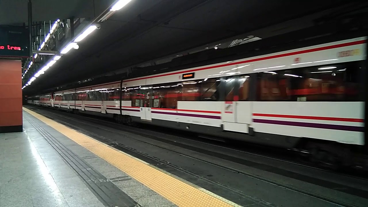 Renfe Cercanías:Civía 465 Saliendo de Sol - YouTube