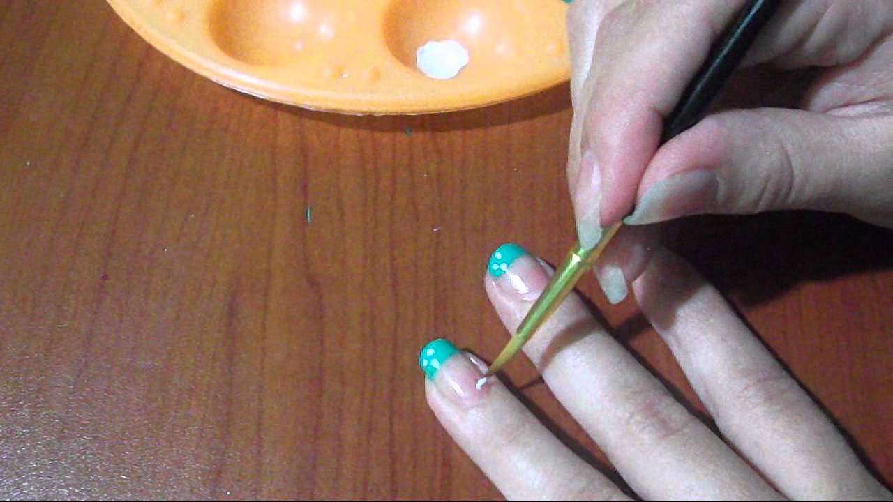 Cómo pintar tus uñas fácil? - YouTube