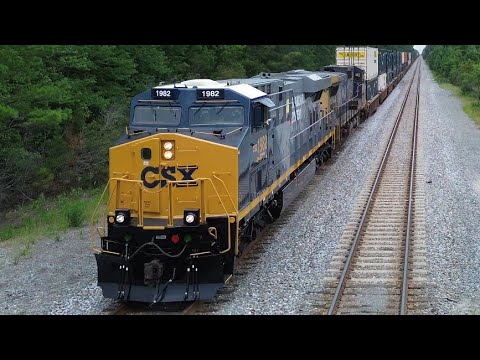 CSX'S NEWEST HERITAGE UNIT 1982 SEABOARD SYSTEM LEADS I026-03 WITH DASH 8 7793 AND A MACE (Drone ...