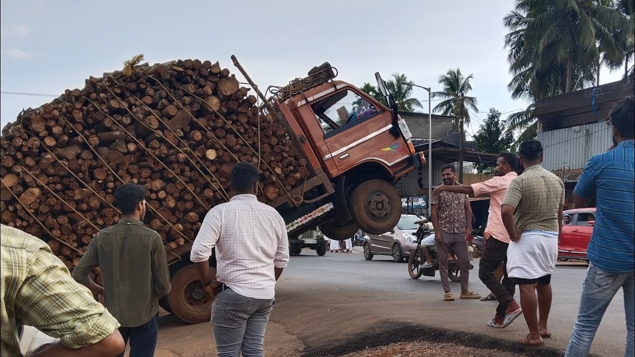 Truck fail due to heavy load - YouTube