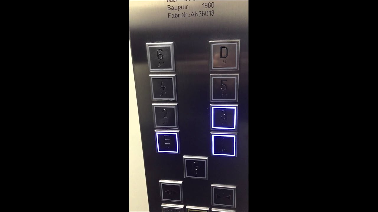 Im Lift steckengebliebenen ich muss aus klo muss scheissen !!!! - YouTube