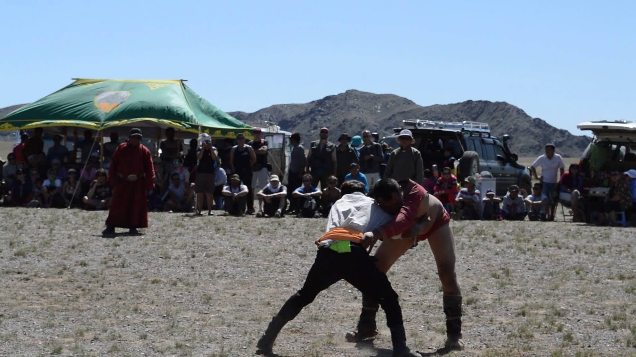 Il Naadam in Mongolia - la lotta libera - YouTube