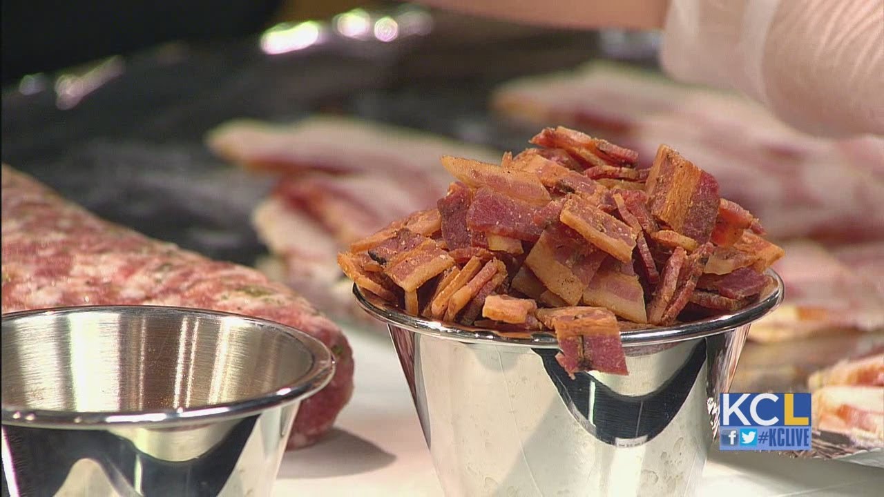 KCL - BBQ Addicts dishes up the world-famous Bacon Explosion - YouTube