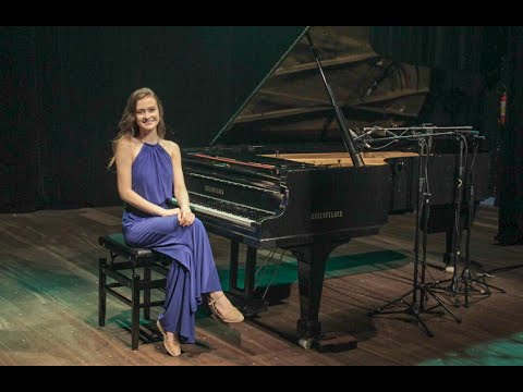 Laura Finn - Clair de Lune (Claude Debussy) - YouTube