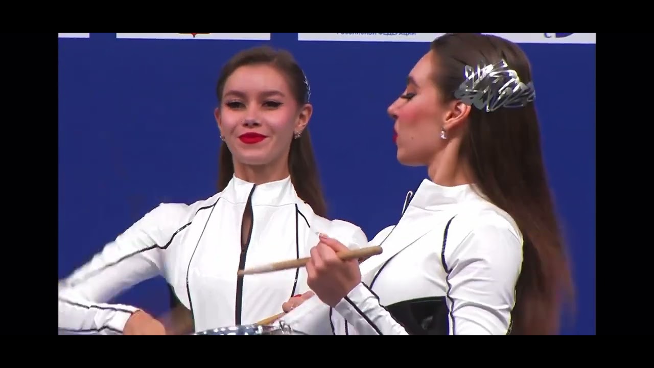 Шоу-барабанщиц «Династия» Cadence - YouTube