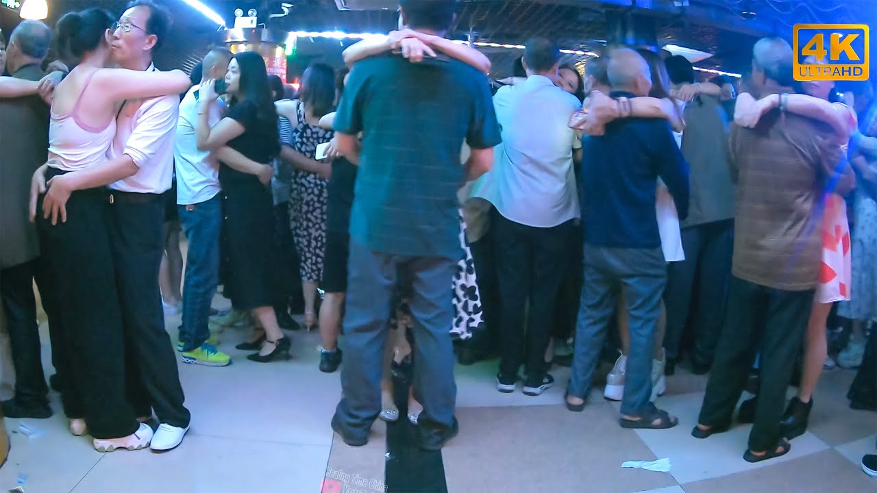 On June 20, 2024, the Chongqing Dance Hall, dance with the people you ...