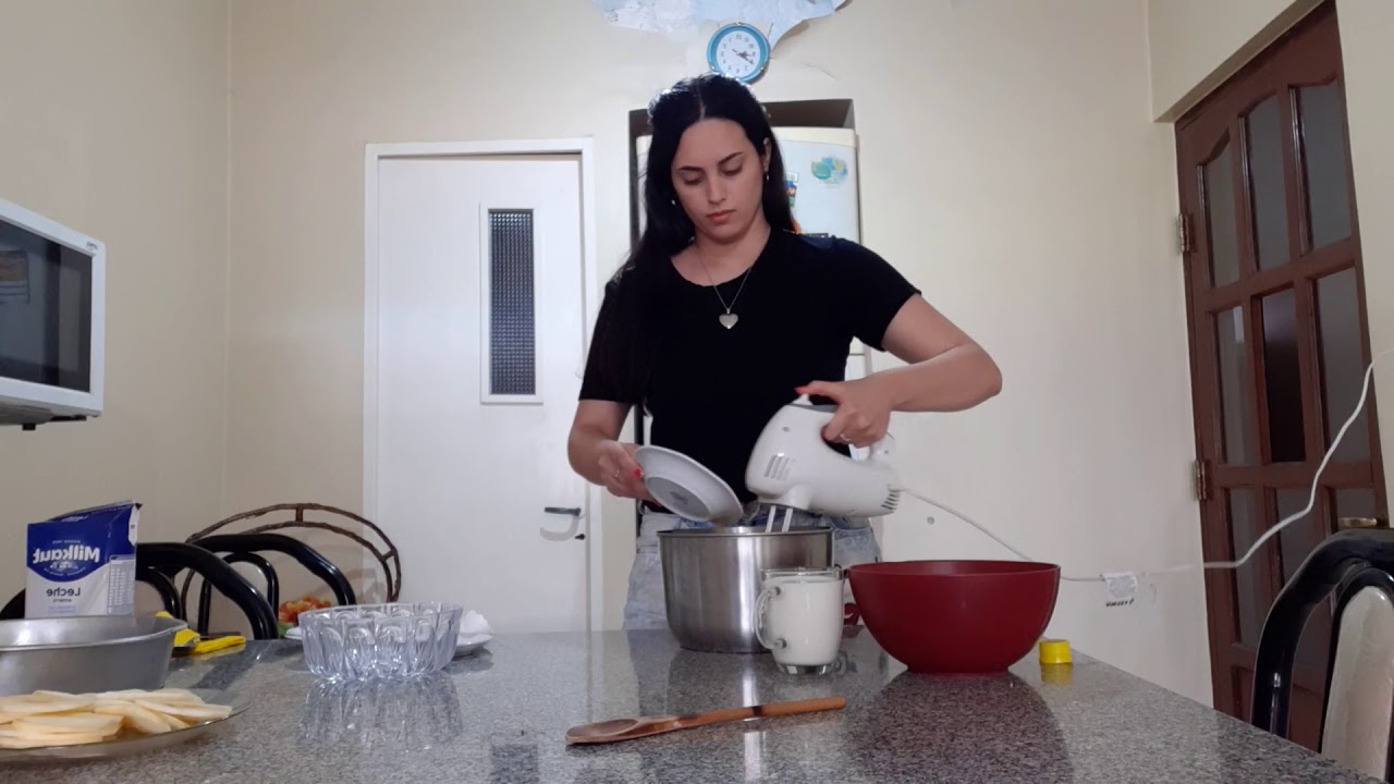 Video Tutorial: Making an inverted apple pie - YouTube
