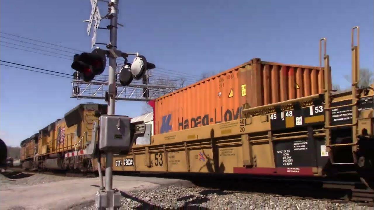 UP #6540 leads NS 224 through Tateville, KY - YouTube