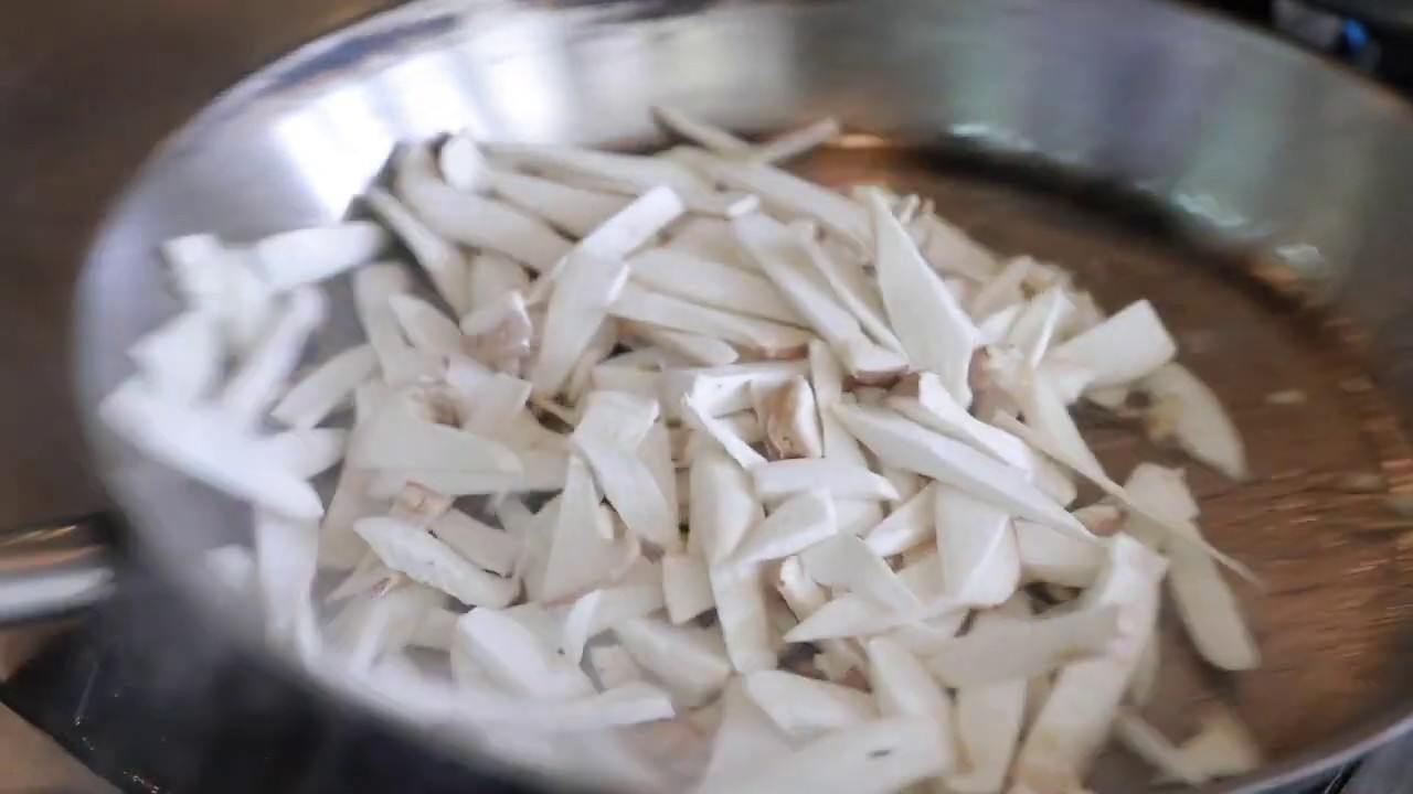 Preparing a Sublime Beef Wellington at Topaz Restaurant - YouTube