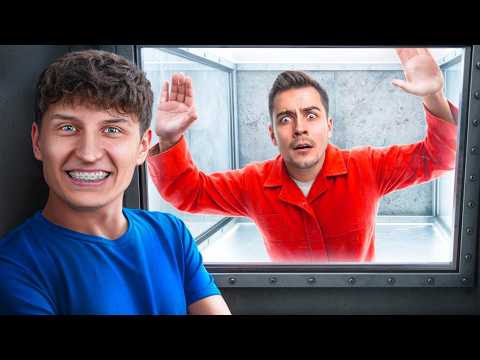 Uwięziłem Reziego w Niezniszczalnym Boxie!