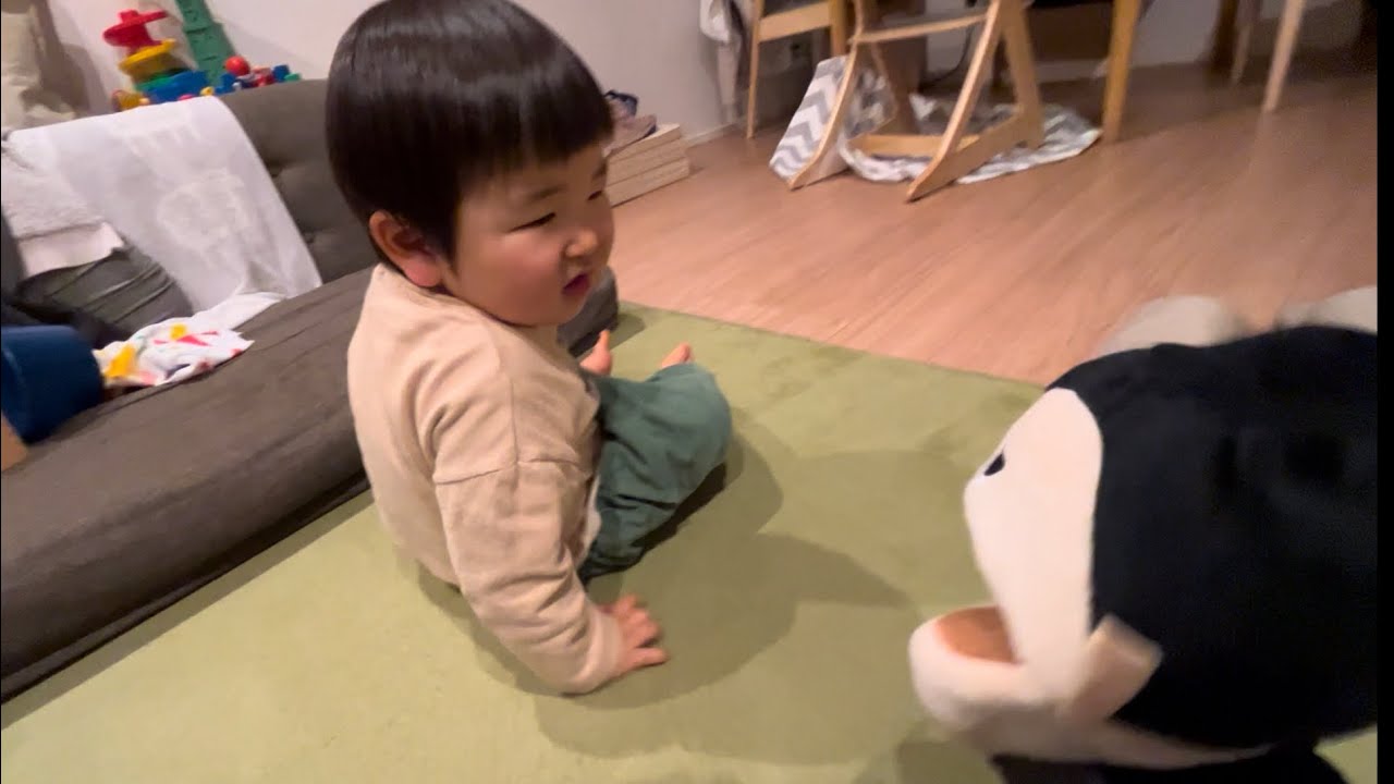 【2歳5ヶ月】りっくんVSドラキュラ [2 years, 5 months old]Rikkun vs Dracula - YouTube