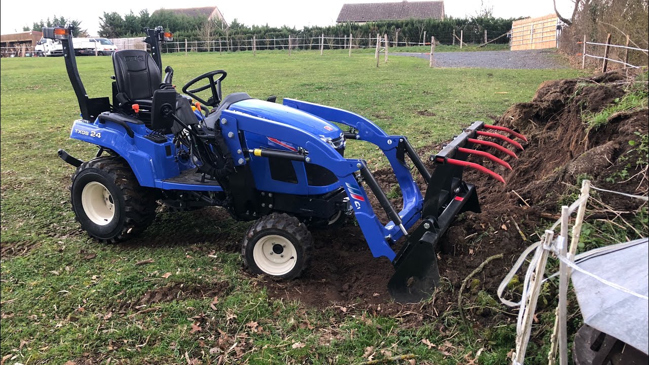Iseki txgs24 chargeur mx c1 - service de la besbre paysagiste - YouTube