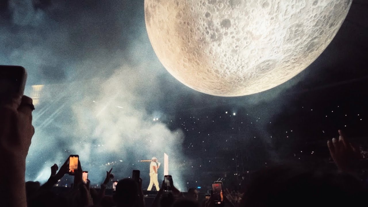 The Weeknd: After Hours Til Dawn Tour Madrid (Moon Act) - YouTube